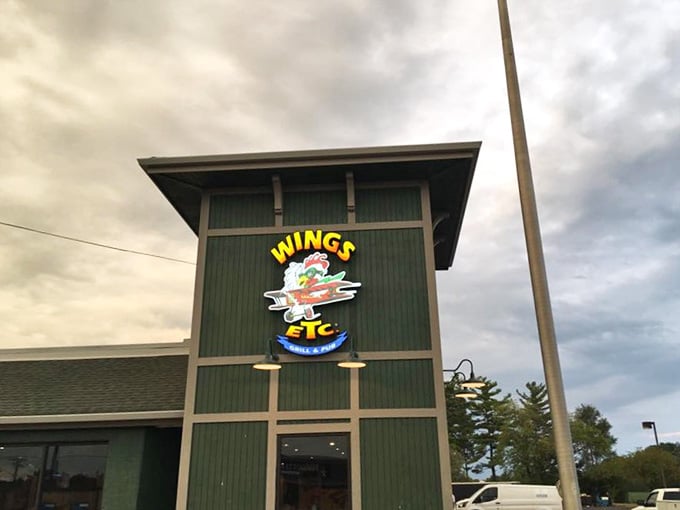 Wings Etc. delivers exactly what the name promises, plus the kind of atmosphere where everyone feels welcome.