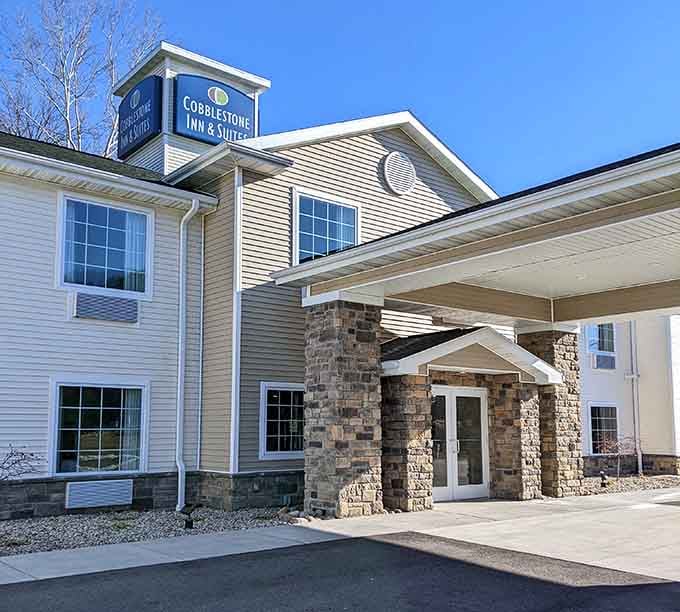 Cobblestone Inn provides modern comfort for visitors who appreciate history but still want decent WiFi and working air conditioning.