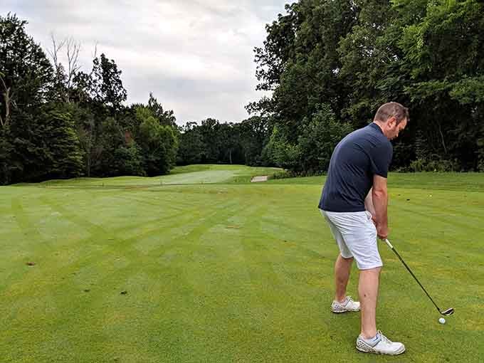 Golf courses here welcome players regularly, with greens fees that won't make you reconsider your hobby.