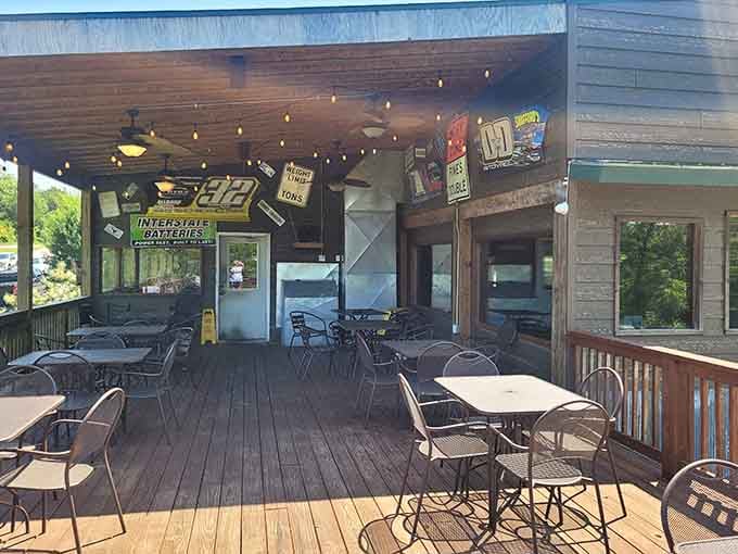 Covered outdoor seating means rain or shine, your lakeside meal plans are safe from Missouri's moody weather patterns.