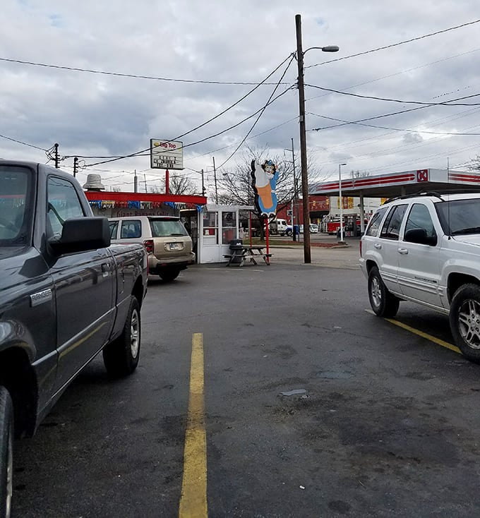 Even the parking lot has a no-nonsense charm. No valet, no complications&mdash;just pull up and prepare for happiness served in paper wrappers.