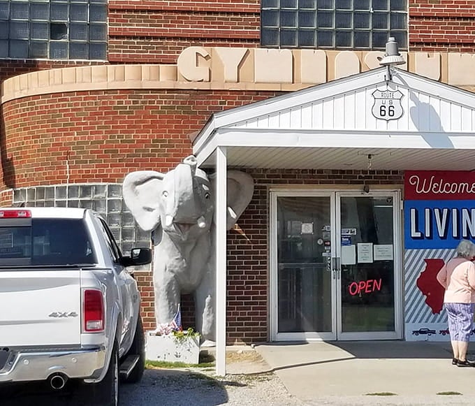 Small-town charm meets vintage treasures, all wrapped up in a package that screams "pull over immediately, you fool."