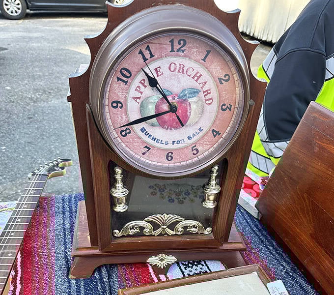 Time stands still for no one, except maybe this charming "Apple Orchard" clock that's frozen in nostalgic countryside charm.