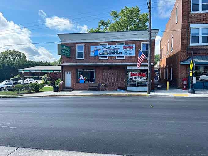 The location on Floyd's main street makes this breakfast destination impossible to miss and even harder to resist.