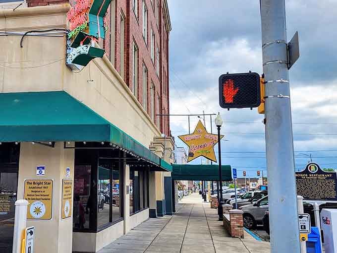The sidewalk view shows that iconic star still shining bright, beckoning diners just like it always has.