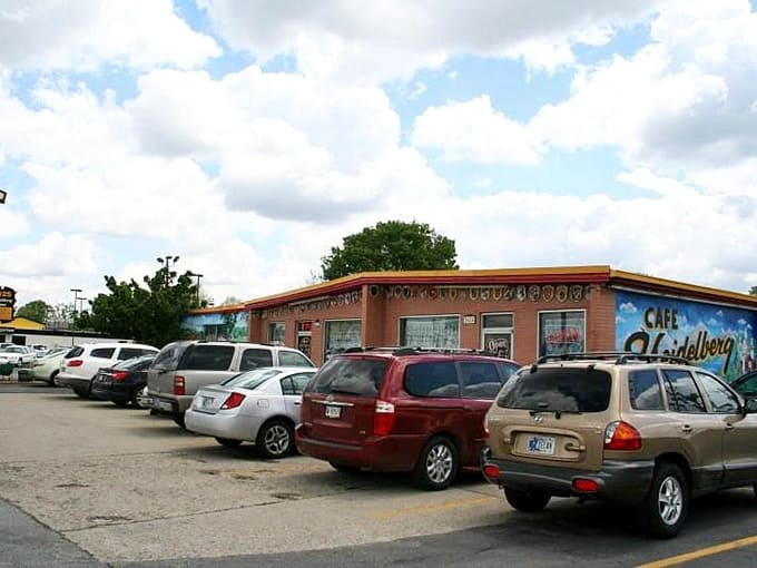 When the parking lot's this full, you know something special is happening beyond those gnome-guarded doors.