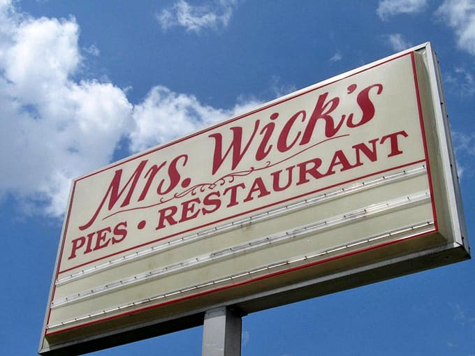 That vintage sign out front has been guiding pie pilgrims to their delicious destiny for longer than most.