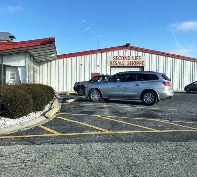 Plenty of parking means you won't circle the lot like a vulture before your bargain hunting begins.