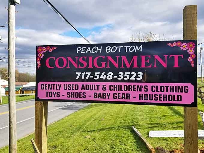 The roadside beacon that guides bargain hunters to their happy place. Pink never looked so promising!