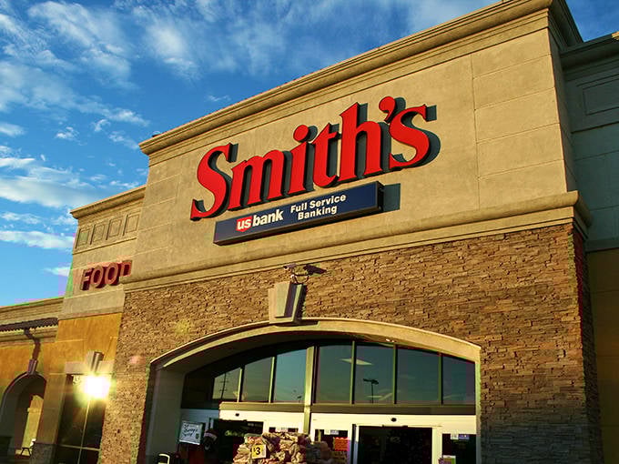 Smith's isn't just a supermarket&mdash;it's where Los Lunas residents debate green versus red chile while filling their carts with weekend essentials.