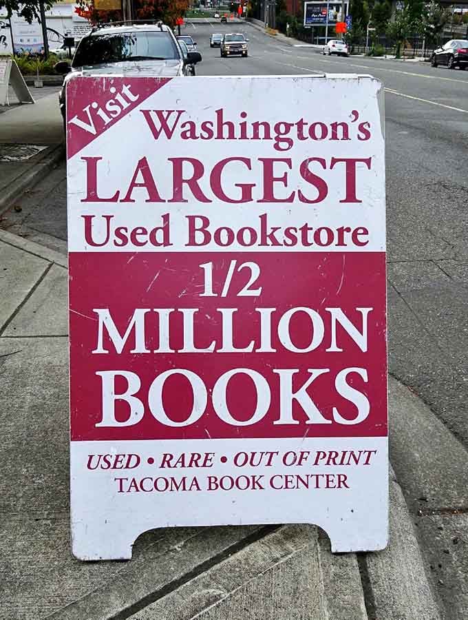 Half a million books isn't marketing hype, it's an actual inventory that'll keep you browsing for hours.