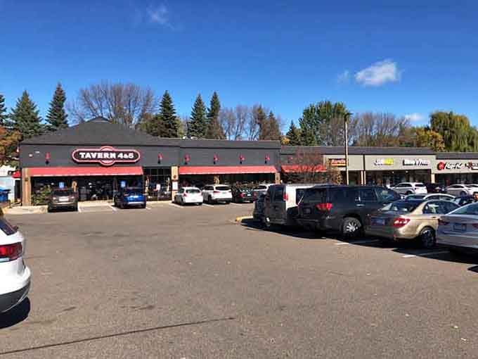 Plenty of parking means you won't circle the lot like a vulture before getting your breakfast fix here.