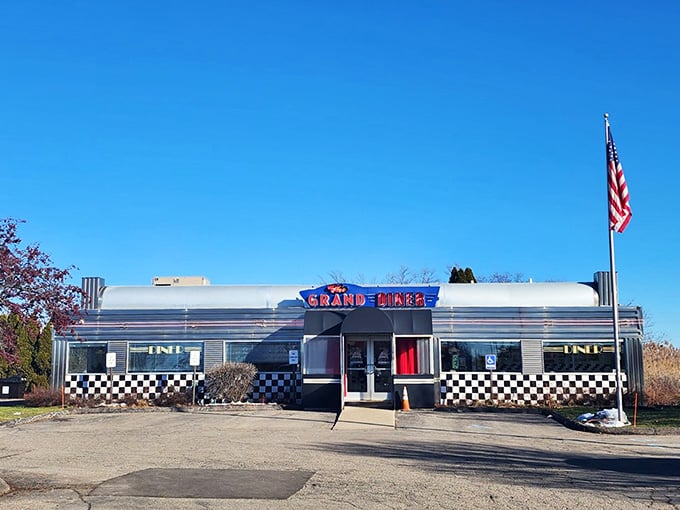 The exterior view shows off that classic diner architecture that makes you slow down while driving.