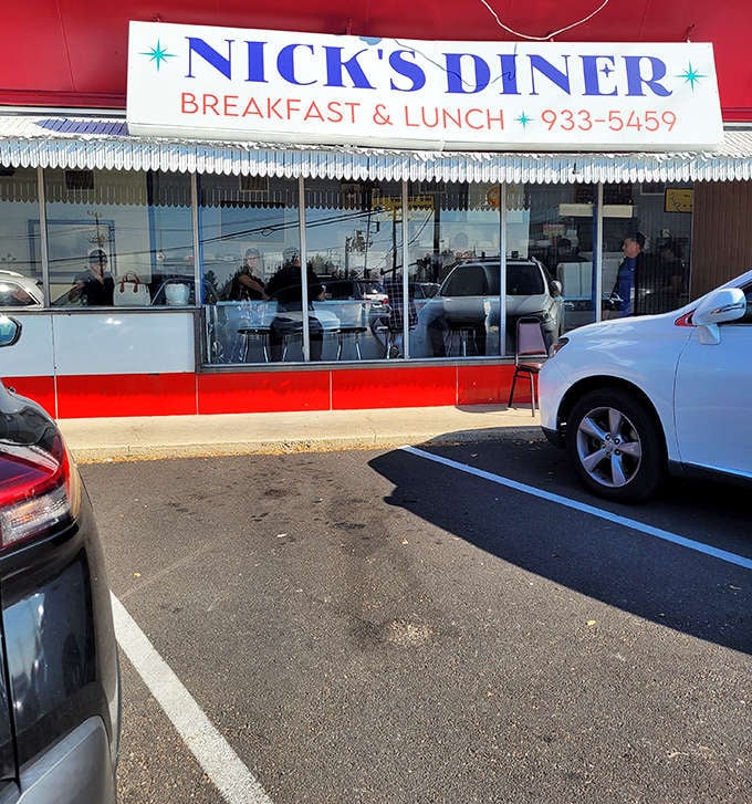 A packed parking lot is the universal sign language for "the food inside is worth whatever wait you might encounter."