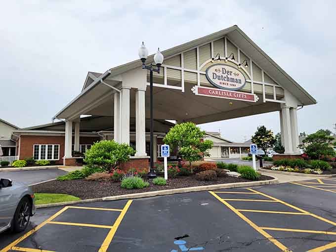 Der Dutchman's welcoming entrance promises Amish comfort food that'll make you forget all about your diet plans.