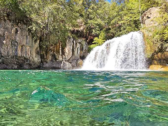 Nature's swimming pool looks like it was designed by someone who really understood luxury and relaxation.