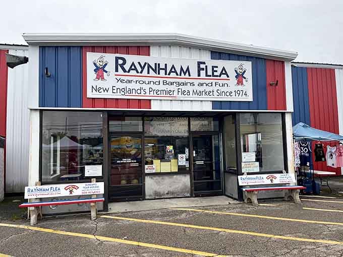 That patriotic red, white, and blue exterior promises year-round bargain hunting since 1974, rain or shine.