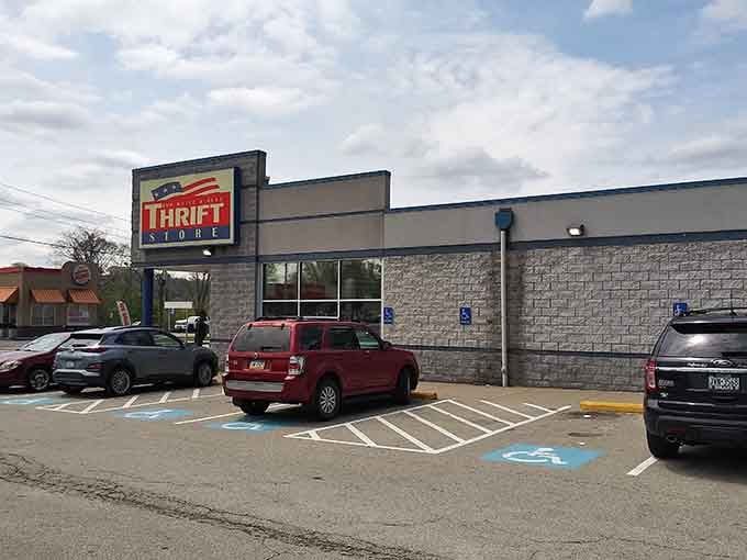 That parking lot tells you everything: when this many cars show up, treasures await inside those stone walls.