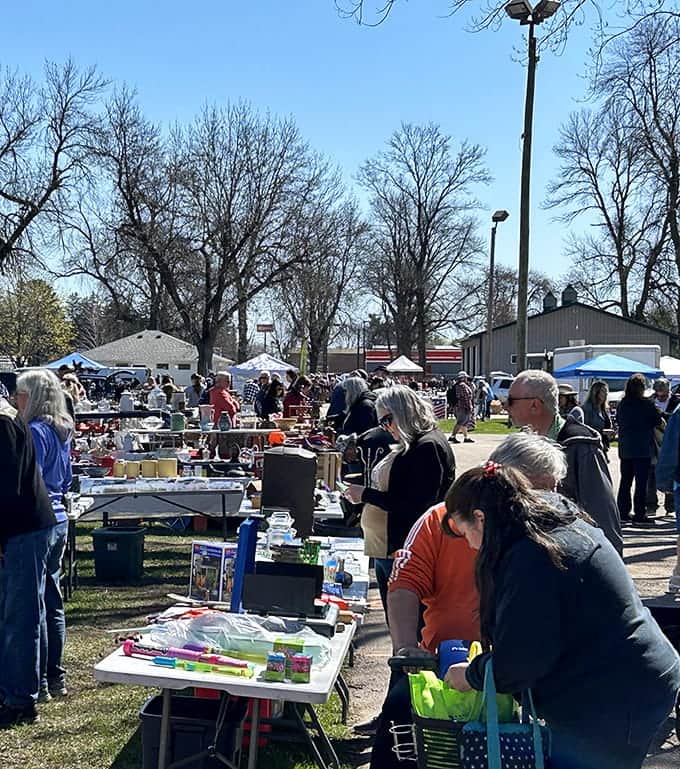 Sunshine, friendly faces, and tables overflowing with treasures&mdash;this is what Saturday mornings were made for, friends.