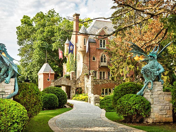 Soderstrom Castle's grand entrance, complete with dragon guardians, makes you feel like royalty just pulling into the driveway!