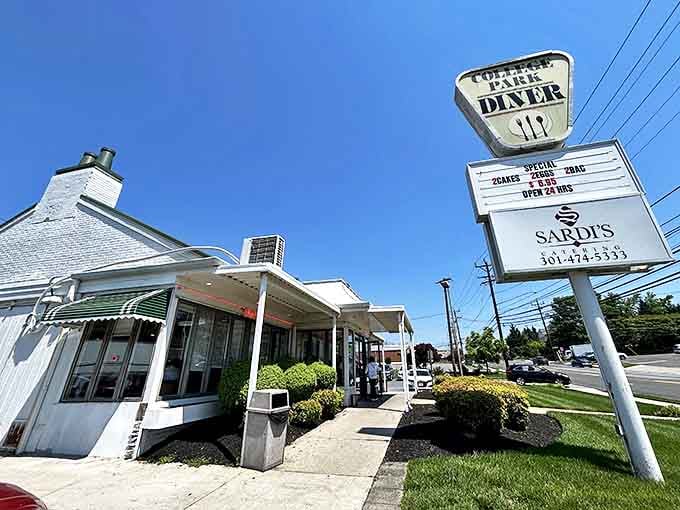 That classic diner sign promises exactly what you need: good food, no fuss, just pure comfort.