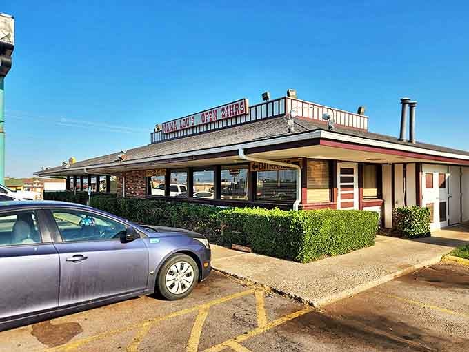 The classic diner profile of Mama Lou's promises no-nonsense meals that satisfy both nostalgia and appetite.