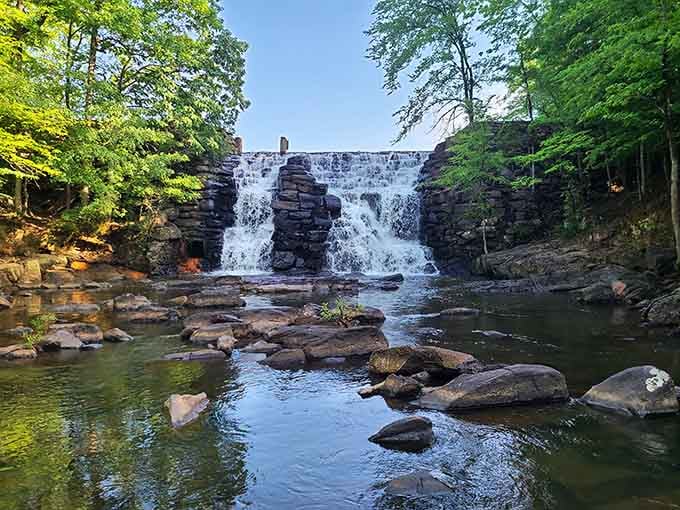 This waterfall proves Alabama doesn't need to borrow scenery from other states, thank you very much.