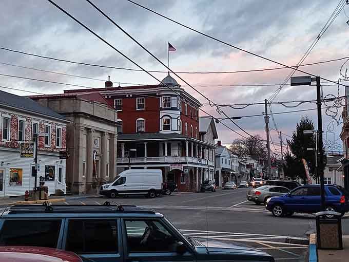 Those sunset skies over downtown prove Mother Nature has excellent taste in Pennsylvania real estate.