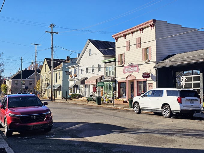 These colorful buildings lined up like a box of architectural crayons prove that Granville takes its New England cosplay seriously.