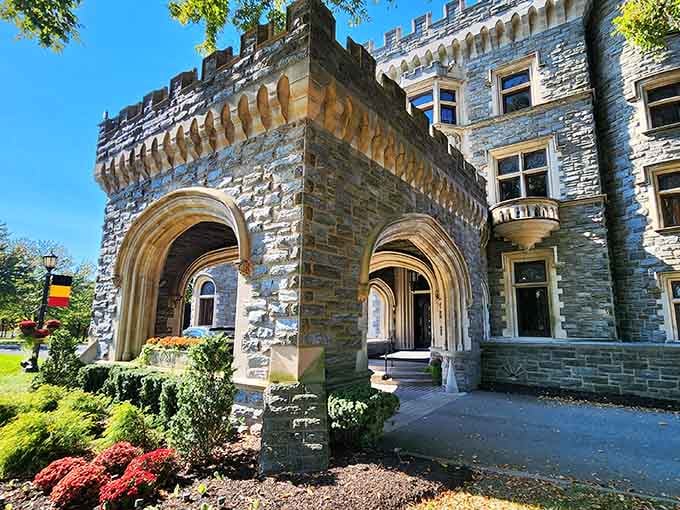 Those arched entryways aren't messing around. This is how you make an entrance worth remembering forever.