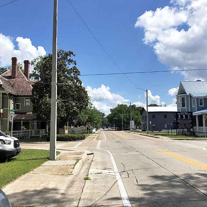 Wide streets and classic homes create a setting where your retirement budget breathes easier than anywhere near the coast.