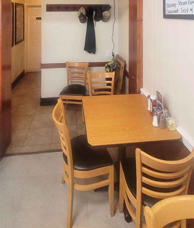 Cozy doesn't begin to describe it; this is where strangers become breakfast buddies without even trying.