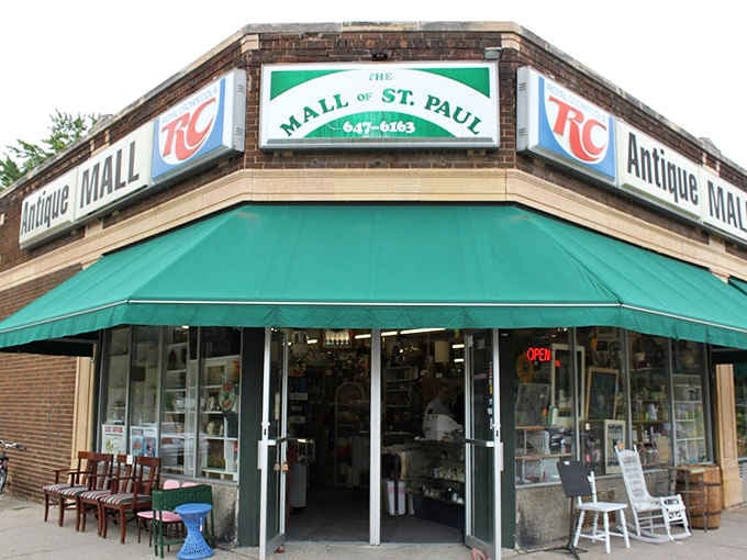 Those wide-open doors are basically saying "come on in, your wallet doesn't stand a chance but you'll love every minute."