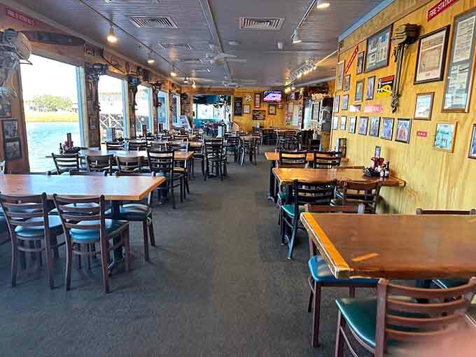 Spacious dining room with water views means you can watch boats while demolishing a seafood platter guilt-free.