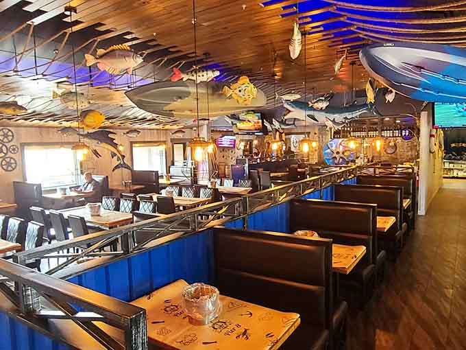 Wooden ceiling beams, hanging fish decor, and cozy booths transport you straight to a Louisiana waterfront without the humidity.