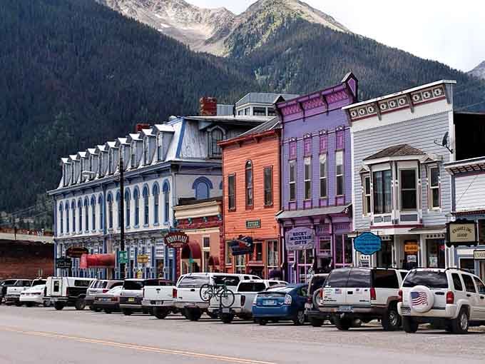 Every painted facade tells a century-old story, and somehow they all decided to wear their Sunday best at the same time.