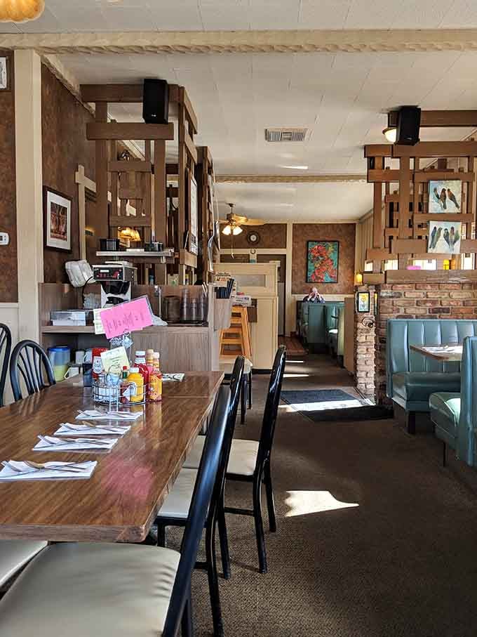 Step inside and those turquoise booths whisper stories of countless pancake breakfasts and coffee refills spanning generations.