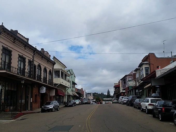 Stroll down these streets and you'll half expect to see a stagecoach roll by. Jackson's preserved architecture tells stories that Hollywood scriptwriters could only dream of inventing.