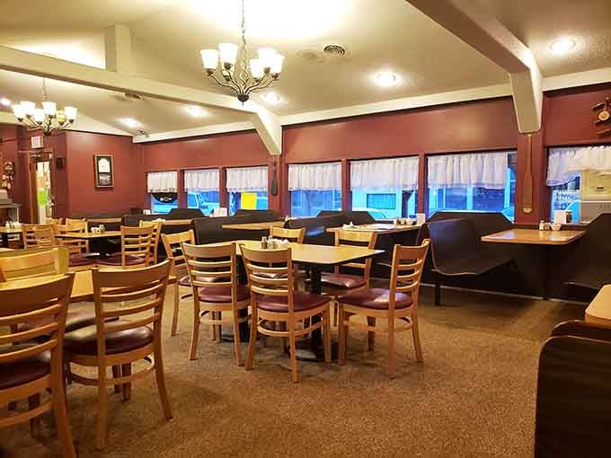 Inside, burgundy walls and wooden tables create that perfect small-town ambiance where conversations flow as freely as the coffee.