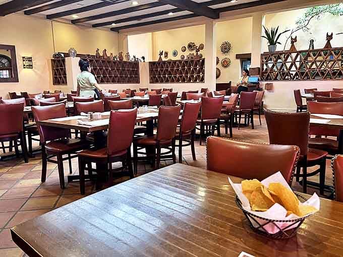 Inside Matt's, terra cotta floors and wooden beams create that perfect "I've just crossed the border without leaving Texas" atmosphere. Those chips are calling your name!