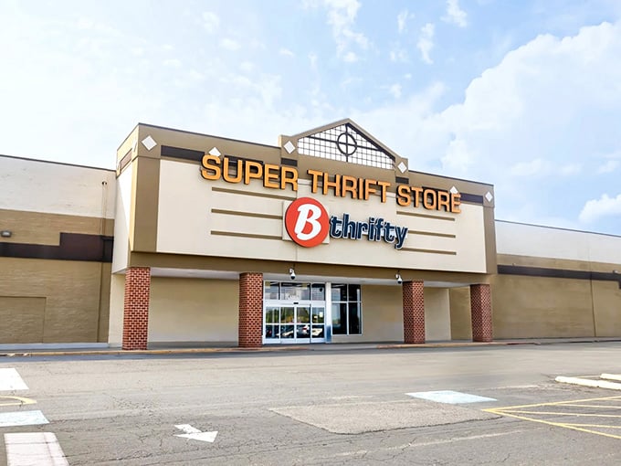 That "SUPER" isn't just marketing talk&mdash;this sprawling building promises treasure hunting on an epic scale.