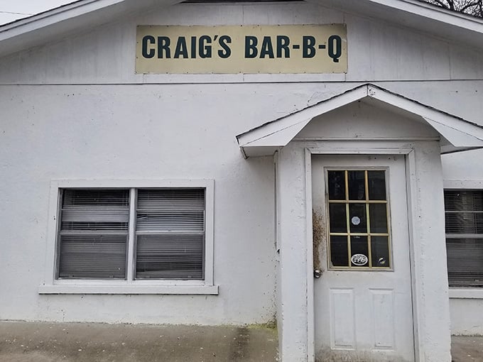 Craig's simple white building doesn't need fancy decor when the BBQ speaks this loudly.