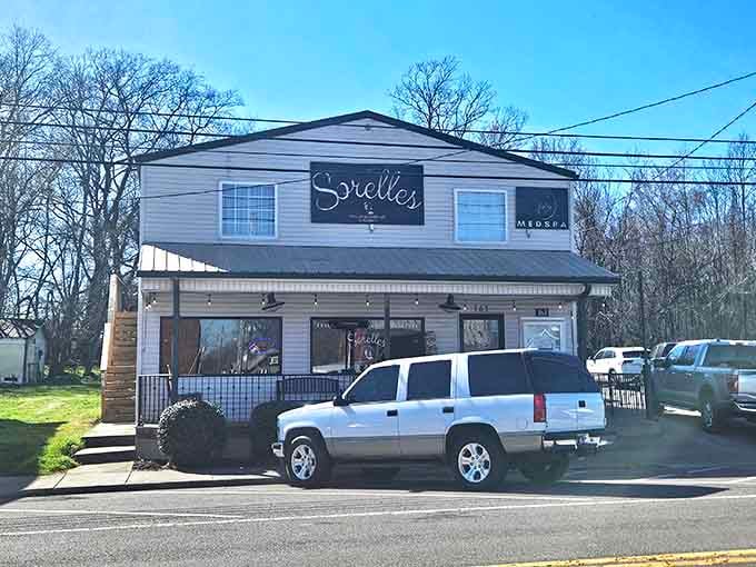 Sorelles' charming converted house exterior promises the kind of homemade pizza that grandma would approve of.