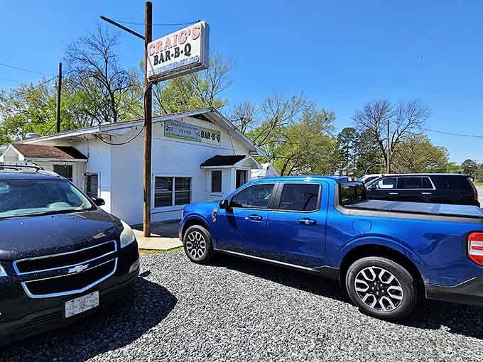 Cars filling the gravel lot at Craig's - the universal sign language for "amazing food inside."