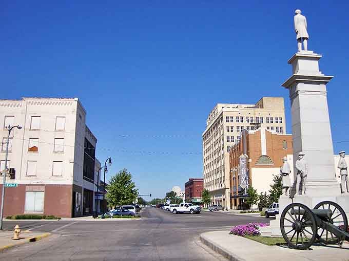 That monument stands proud, reminding everyone that history and affordability can live side by side.