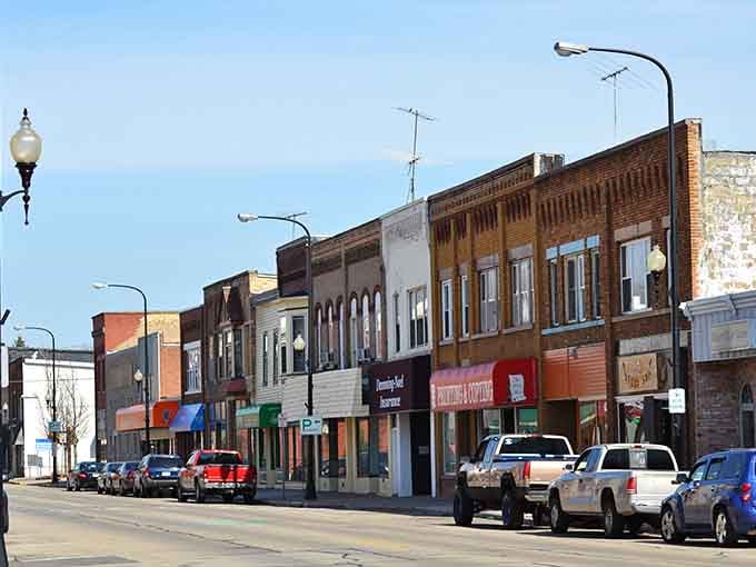 Downtown New London's classic storefronts welcome visitors with that unmistakable Midwest friendliness&mdash;and surprisingly affordable living costs.