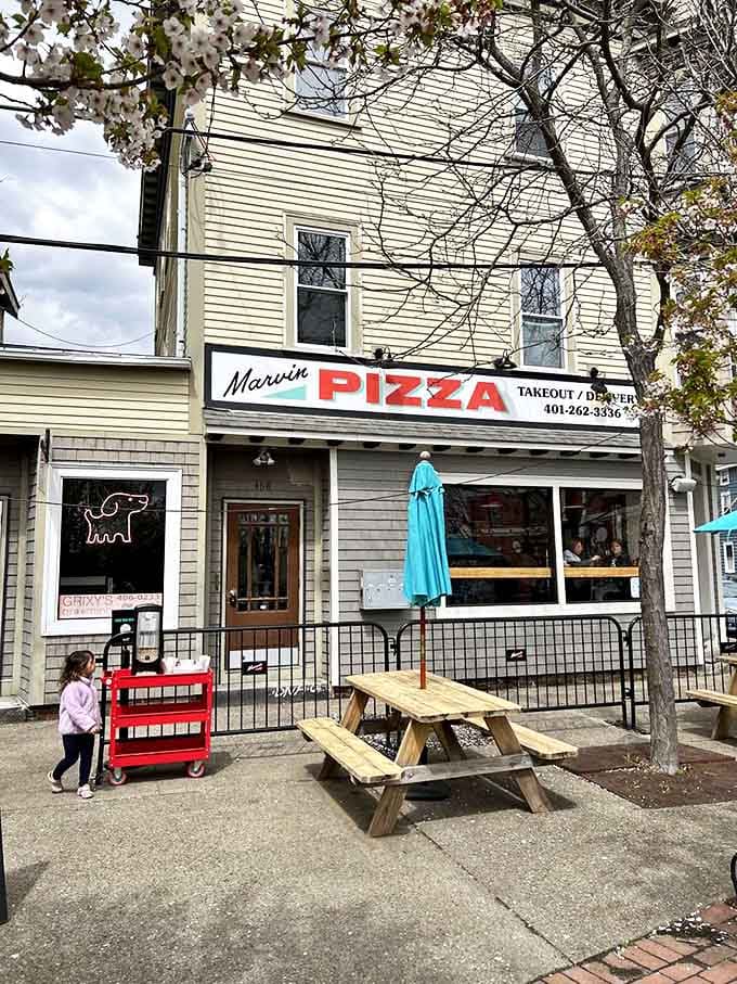 Those big windows aren't just for show - they're inviting you into pizza perfection territory.