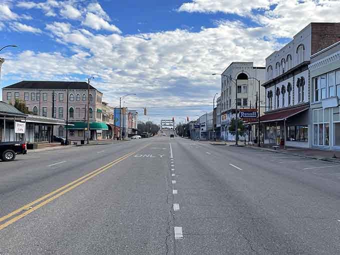 This wide-open street invites leisurely strolls where you can actually hear yourself think and breathe deeply.
