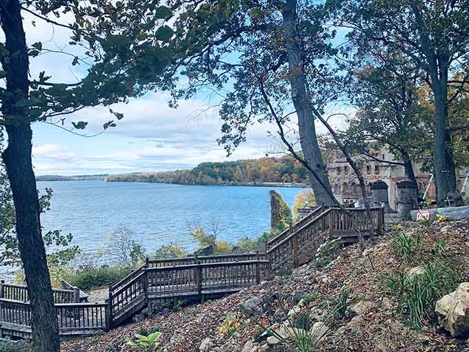These wooden staircases wind through the island like a choose-your-own-adventure book, leading to spectacular Hudson River views everywhere.