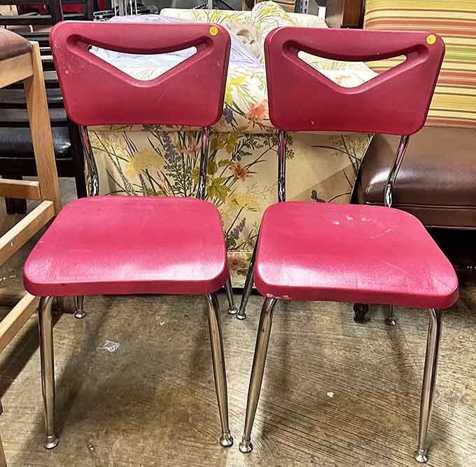 Those cherry-red vintage kitchen chairs scream "1950s diner meets modern apartment." They've seen countless family meals and are ready for yours.